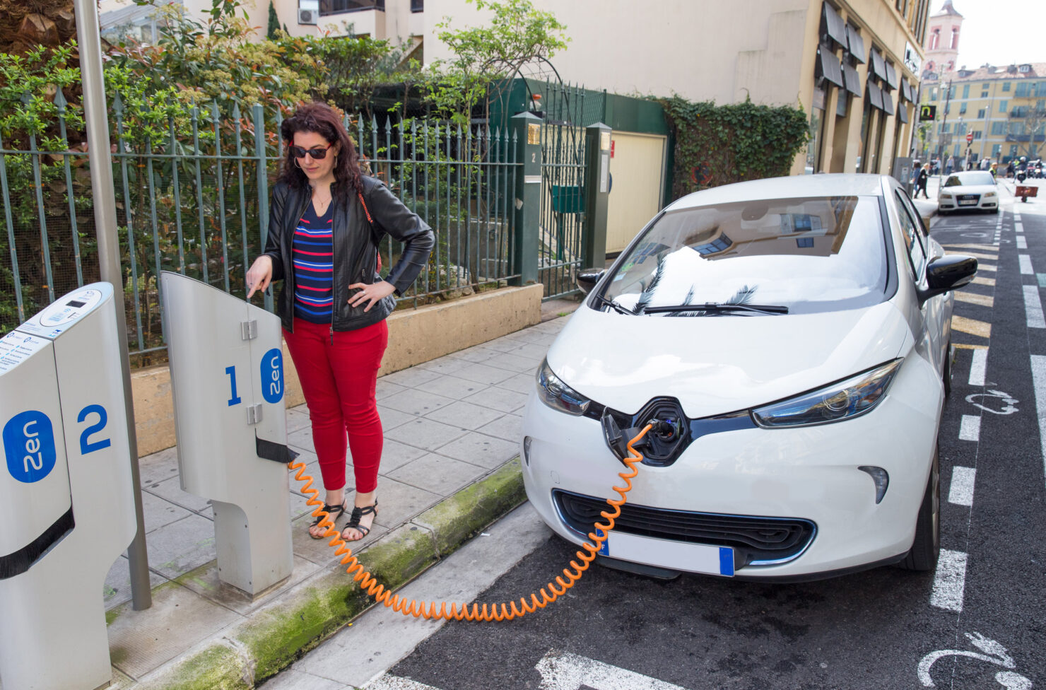 Curbside EV Charging Now Available in NYC - Black Car News